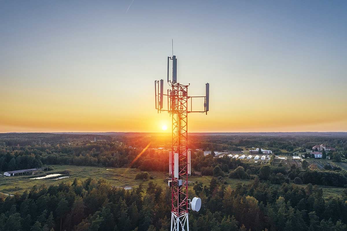 The 4 Benefits of a Cell Tower in Your HOA Community